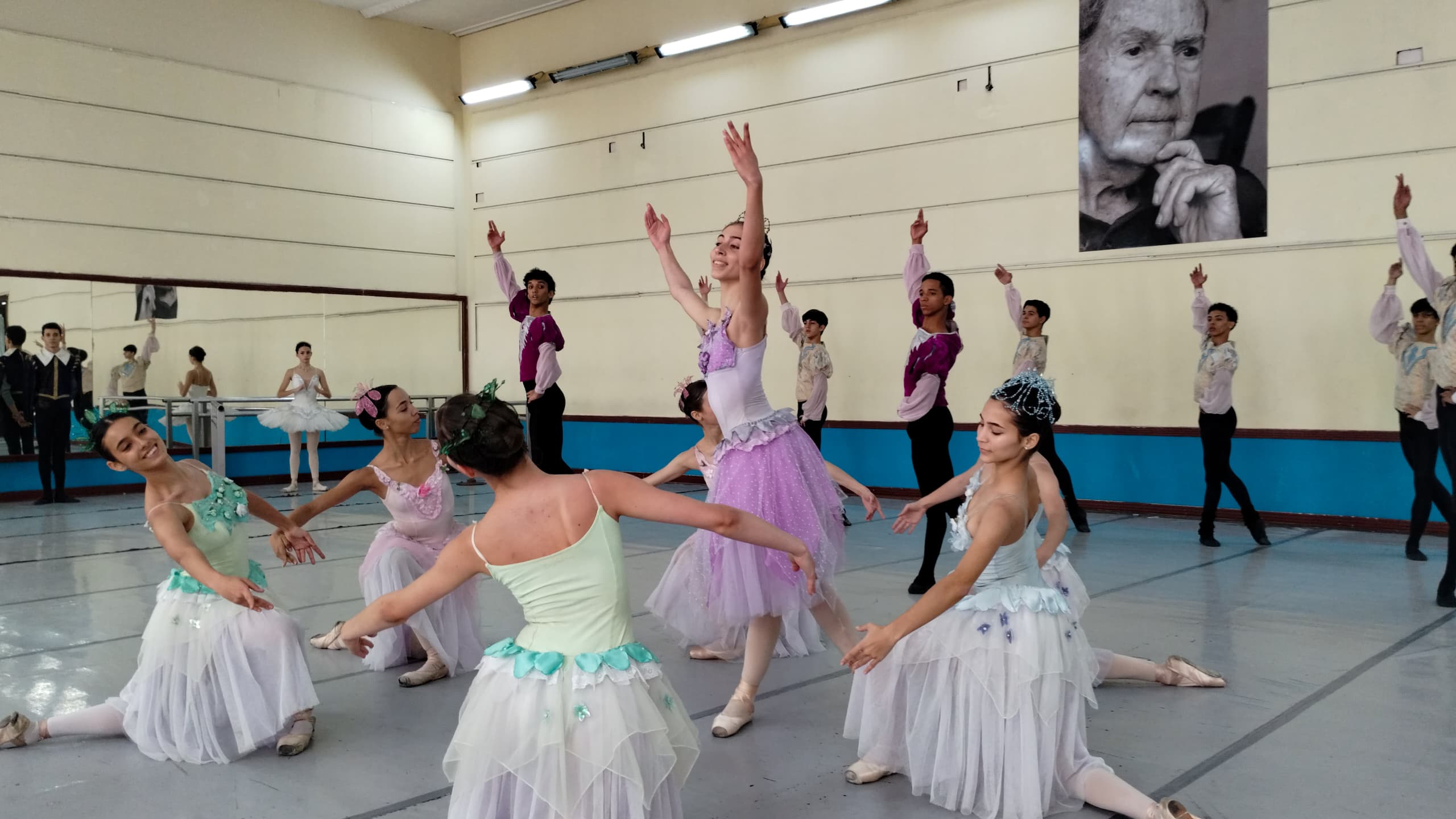 Portal Cubarte - Delegación estadounidense visita la Escuela Nacional de Ballet "Fernando Alonso"
